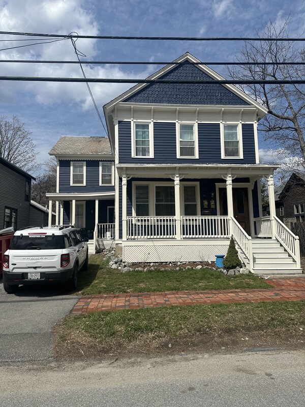 Cozy 1-bedroom Apartment In Saratoga Springs With Ac, Wifi, Free Onsite Parking! - Saratoga Springs, NY