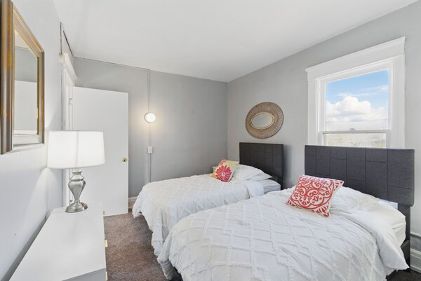Modern 2br  Mins To Univ, Zoo, Destiny & Downtown - Liverpool, NY