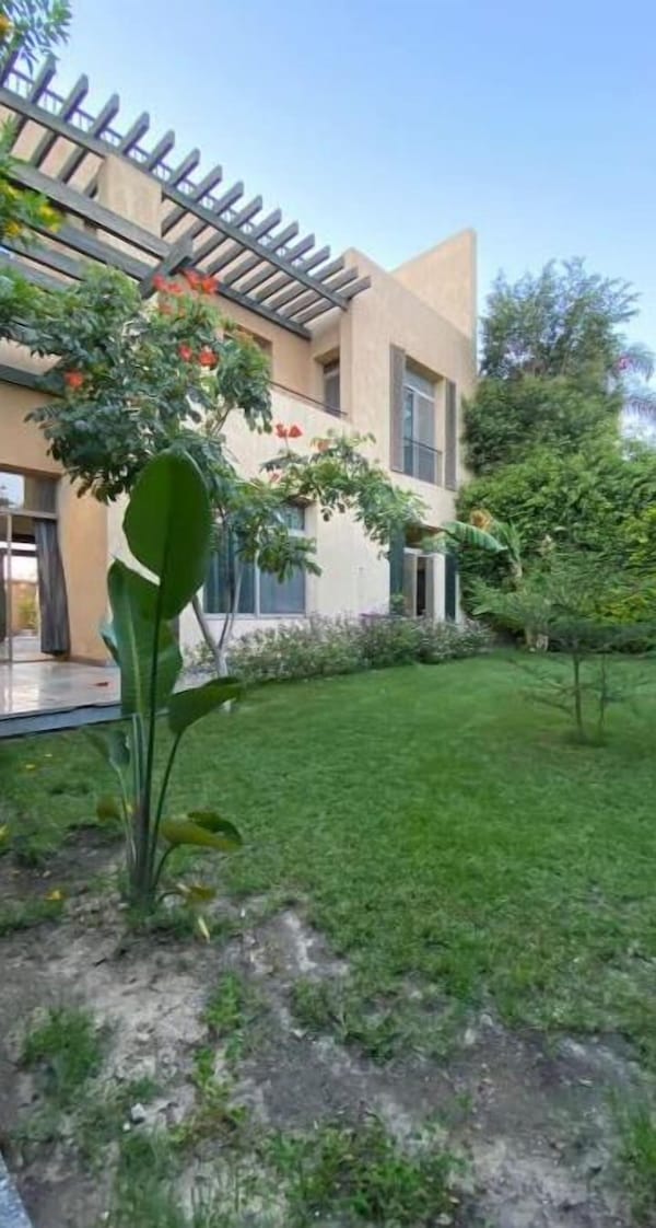 Villa In Greya Inside Beverly Hills - Kairo