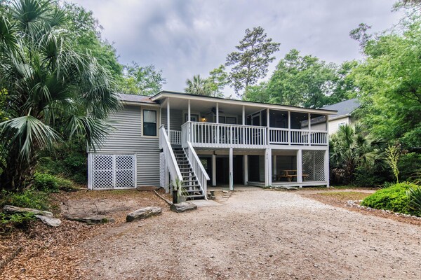 Slack Tide:cozy Pet-friendly Beach Cottage;easy Beach Access;covered Porches - Edisto Beach, SC