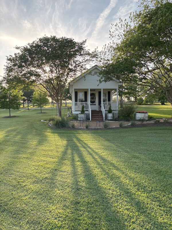 Tara Farms Cottage. Peaceful Retreat On 50 Acres. Soaking Tub + Trails - Brenham, TX
