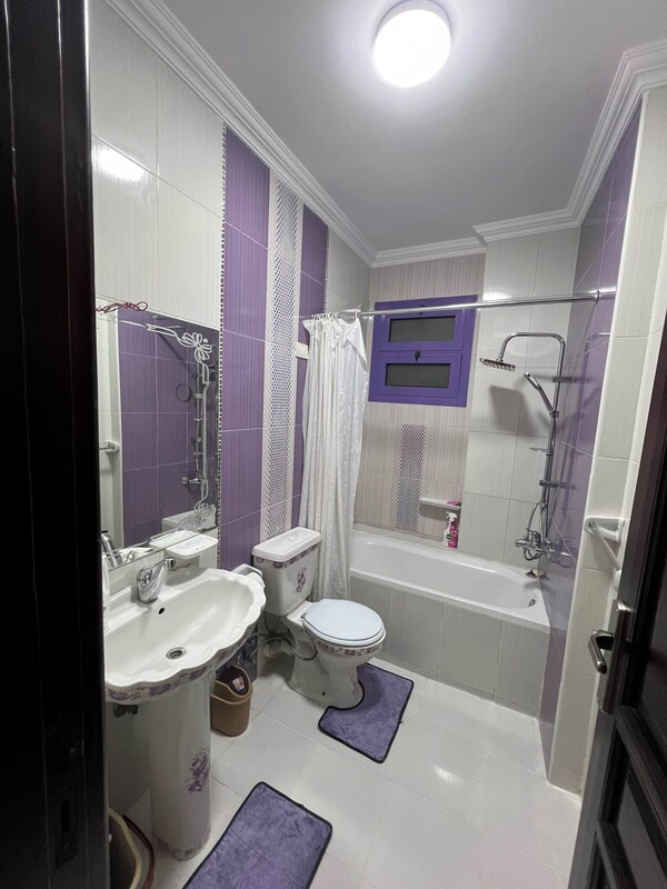 Charming 2-bedroom Apartment With Ac, Wifi In Lovely Giza Governorate & Pyramids - Giza