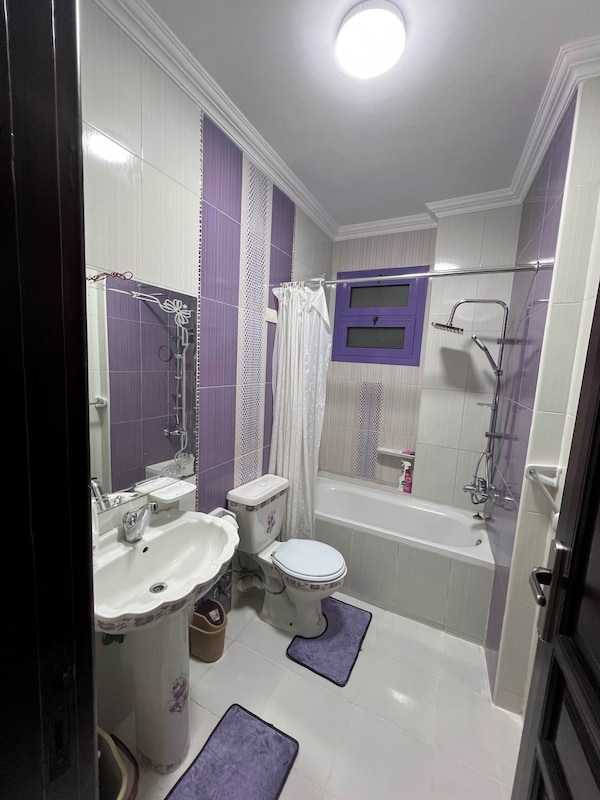 Charming 2-bedroom Apartment With Ac, Wifi In Lovely Giza Governorate & Pyramids - Giza