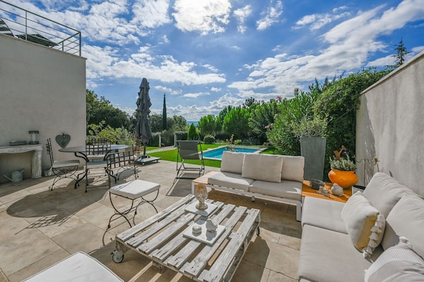 Villa Vittoria, 6-8 Ppl. Ac & Heated Pool - Cucuron