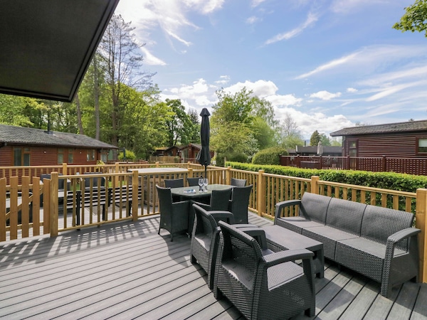 Lily Tarn, Pet Friendly, With Hot Tub In Troutbeck Bridge - Ambleside