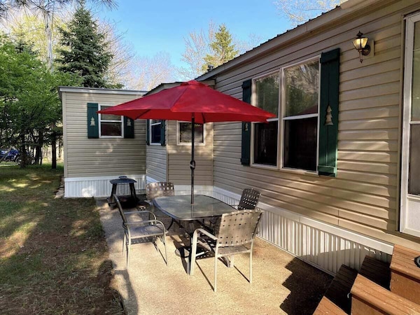 Escape To Comfort Near Higgins Lake! - Roscommon, MI