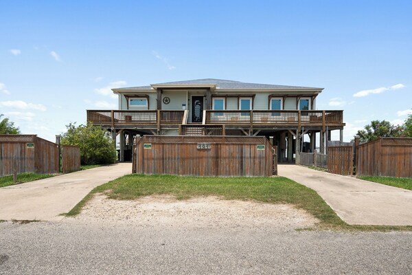 Sunset Cove ~ Amazing Waterfront Oasis Includes Kayaks - Rockport, TX