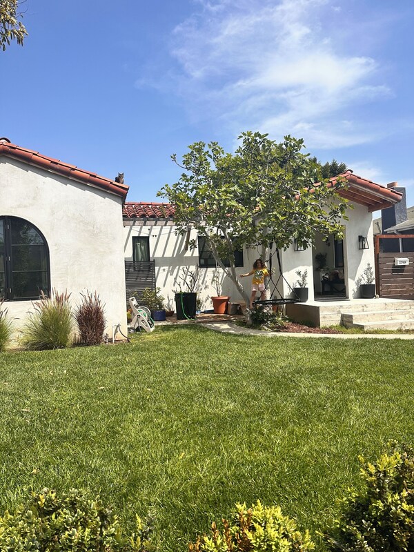 3bd/2ba Newly Built Beachside Spanish Bungalow - Santa Monica, CA