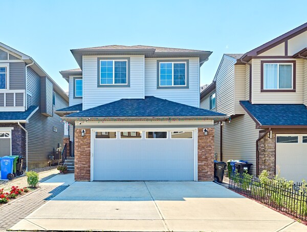 Modern Home 7br | 5ba | 2kit  Near Airport & Banff - Calgary