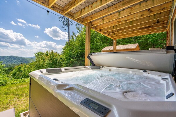 Lakeside Escape | Hot Tub, Kayaks & Skiing - Bethel, ME