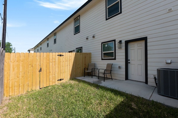 Hummingbird Haven 10 With 2 Bed 2.5bath And Patio - Pharr, TX
