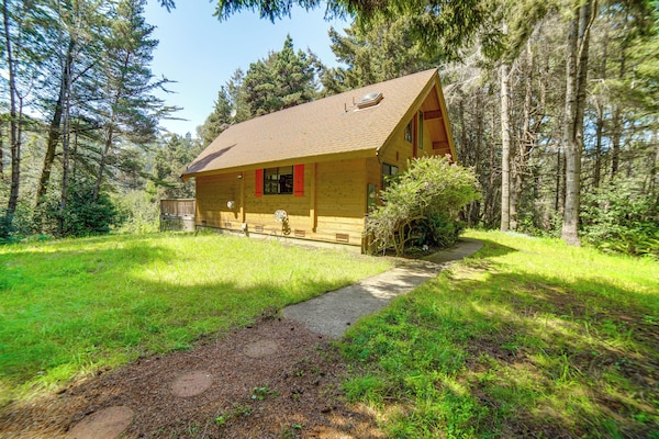 Hot Tub, 1 Mi To Beach: 12-acre Fort Bragg Cabin! - Fort Bragg, CA