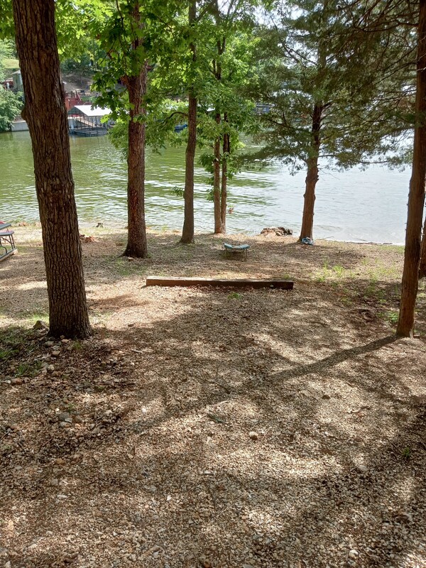 Dnd Campground Site #6 Lake Front Primitive Camp Site - Missouri