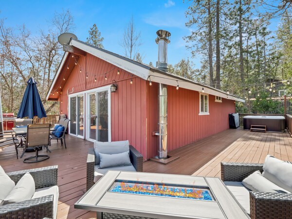 New! Arcade Games, Hot Tub,  Fire Pit, Bbq, 3:2 - Bass Lake, CA