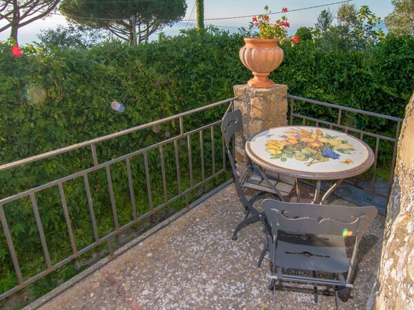 Beautiful Private Villa For 4 People With Wifi, Tv, Patio, Panoramic View And Parking - Sorrento