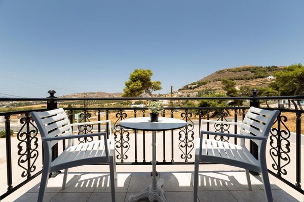 Apartment 'Panos  Parikia' With Mountain View, Wi-fi And Air Conditioning - Paros