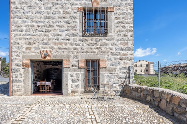 Gîte Rural 'La Bodega De Gredos' Avec Vue Sur La Montagne - Navaluenga