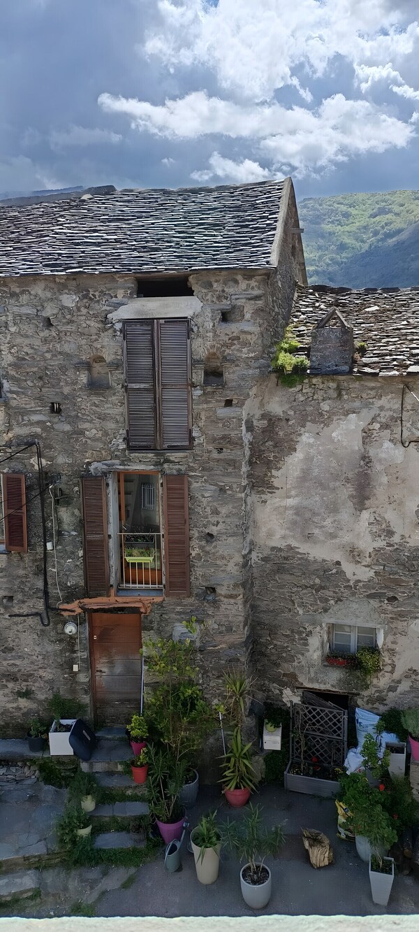 Appartement 'Chocolat, Vue Montagne' Avec Vue Sur Les Montagnes Et Wi-fi - Corse