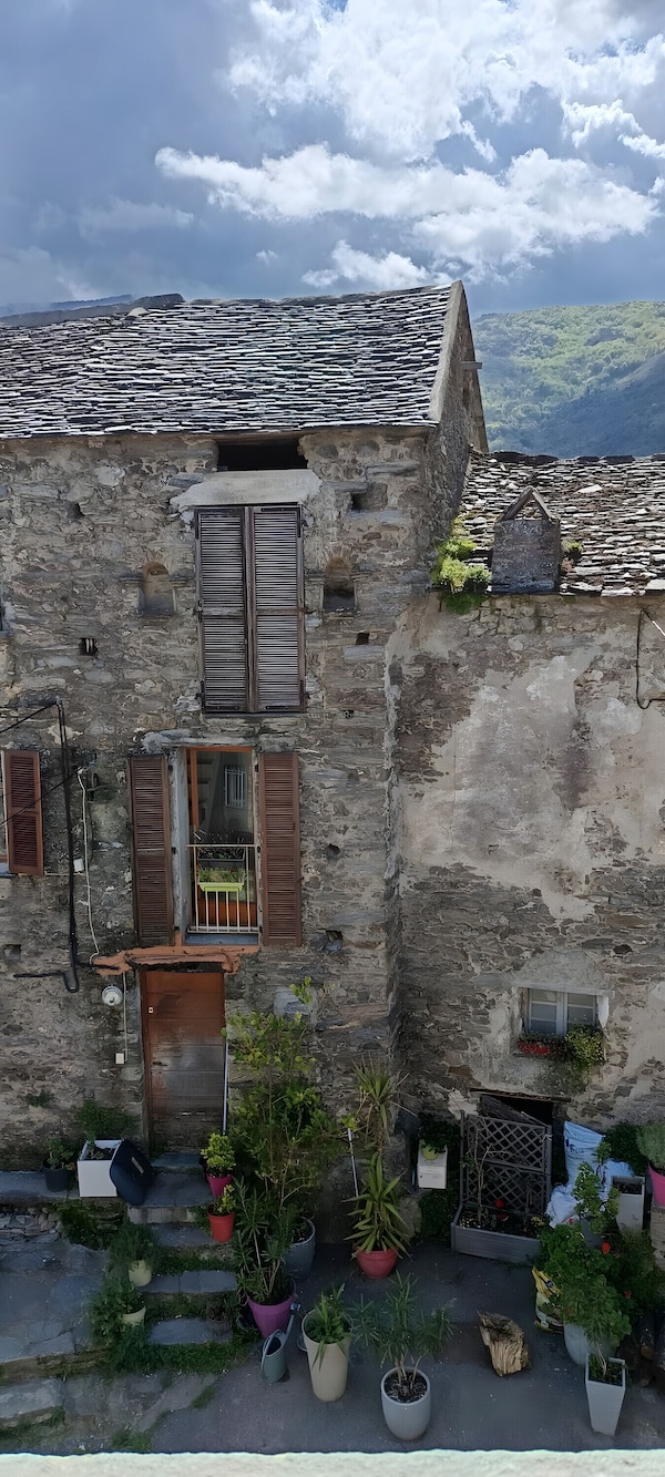 Appartement 'Chocolat, Vue Montagne' Avec Vue Sur Les Montagnes Et Wi-fi - Corse