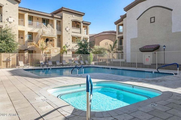 Ground Floor 2 Bdr With Garage! Heated Comm Pool! - Mesa