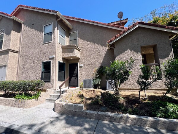 Cozy 2-bedroom Condo Fully Furnished Monthly Rent  In Enjoyable Simi Valley - Westlake Village, CA