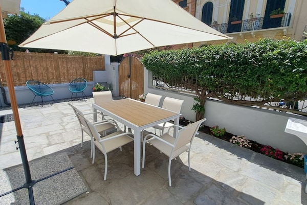 Guesthost - Stylish Attic Apartment Viareggio - Viareggio