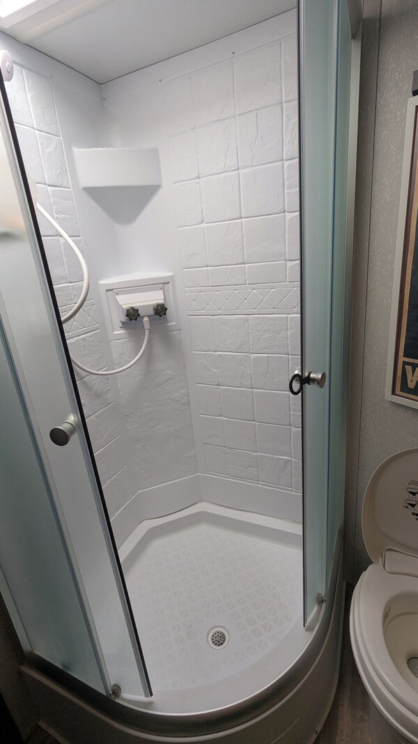 Affordable Family Vacay. Pet Friendly, Cozy Rv 30 Minutes To Beach - Gulf Shores, AL