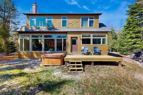 Spacious Ski Lodge With Hot Tub, Firepit, And Easy Sugarloaf Slope Access - Maine