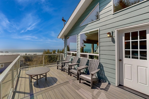 Family-friendly Ocean View Home W/ Spacious Deck, Walk To Beach, Books, & Games - Tillamook, OR