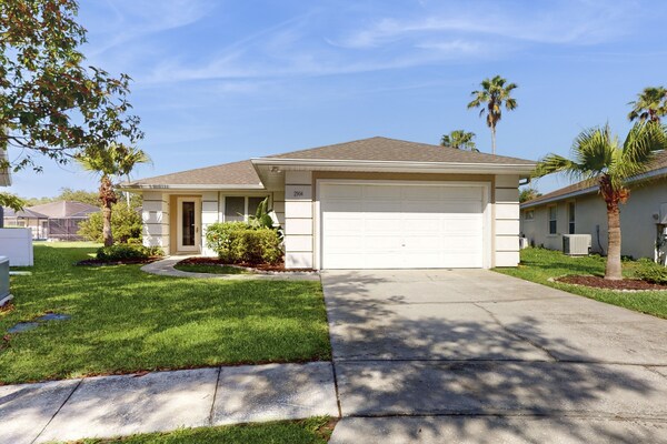 Spacious Home 6 Miles From Disney, Private Pool And Game Room - Four Corners, FL
