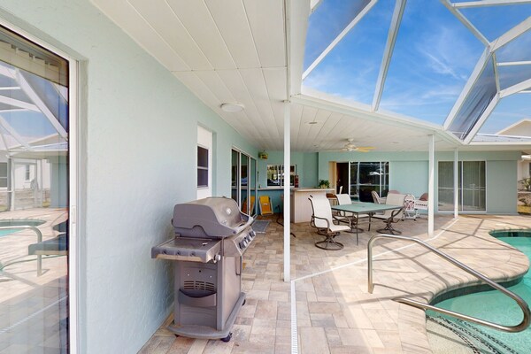 Waterfront Home With Pool, Dock Accessible To Gulf, Dog Friendly With Ac & Wd - Venice, FL