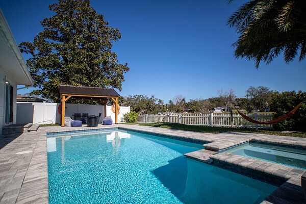 Family Friendly And Spacious With Heated Pool, Ac, W/d And Close To Gulf Beaches - Indian Rocks Beach, FL