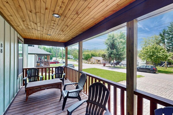 New Build - Peaceful Retreat With Enclosed Yard & Paver Driveway - Black Mountain, NC