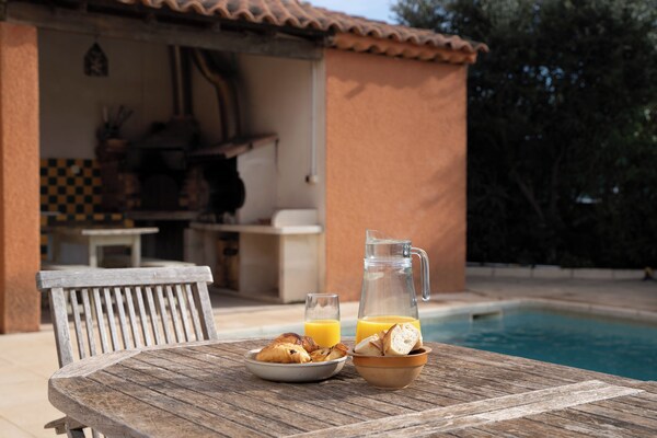 Villa - Swimming Pool - Air Conditioning - Close To Beaches - Pizza Oven - Barbecue - Port-de-Bouc