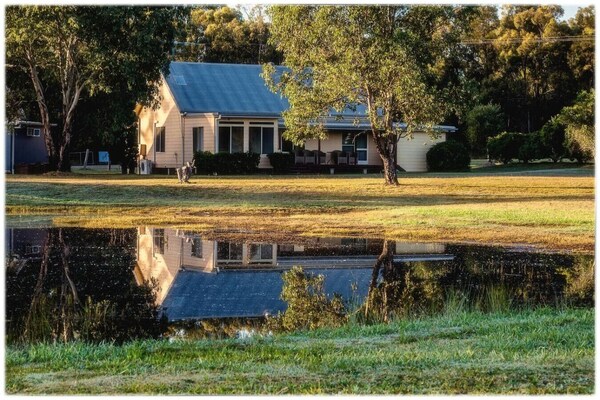 Australiana - Madigan Cottages - Lovedale