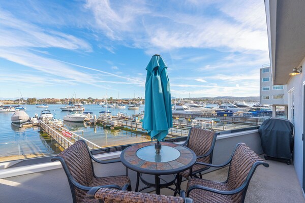 Waterfront Newport Condos W/ Dock Access, Walk To Balboa Fun Zone & Beach - Newport Beach, CA