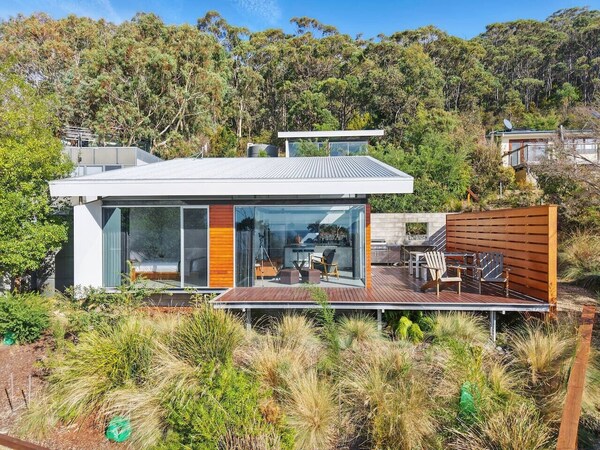 Eaglehawk Pavilions One  Coastal Retreat With Ocean Views - Eaglehawk Neck