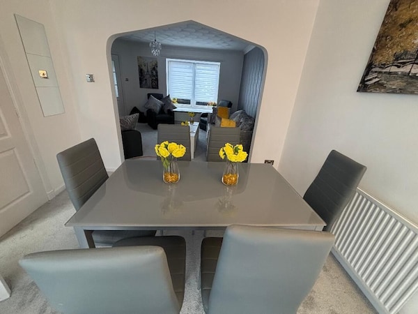 130m2 New House 2024. 3-bedrooms. Free Fast Wi-fi. Free Off Street Parking. - Ayr