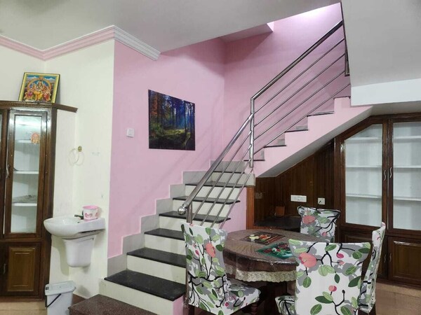 For Any Weddings,birthdays,travel Stay Your Family Are Welcome To This Cozy Stay - Tenali