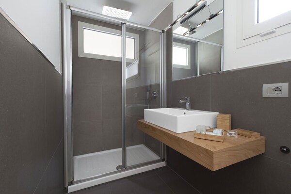 Suite Leo  - My Rental Homes - Sorrento