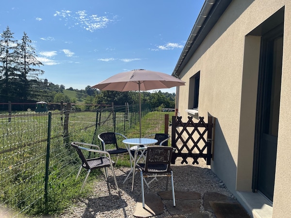 Bel Appartement Avec Terrasse, Face à Pérouges, Au Calme, à Proximité De Centre - Meximieux