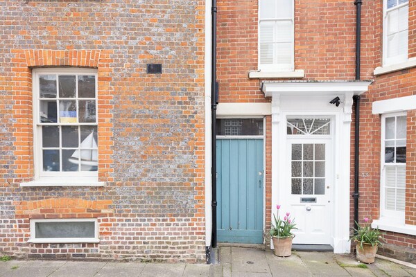 A Tastefully Designed Studio Set Just A Few Steps Away From Arundel Town Centre - South Downs