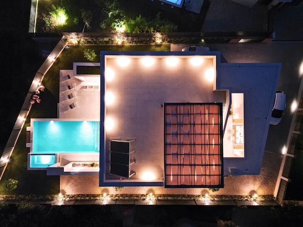 Villa Nikandra\na Six Bedroom Villa Designed For A Perfect Holiday - Podstrana