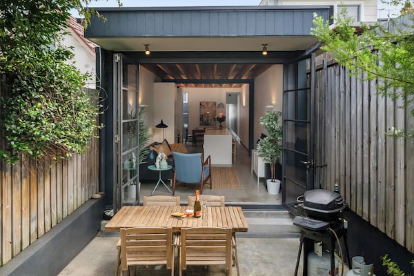 Charming Annandale Oasis With Garage Parking - Camperdown