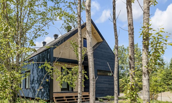 Rosa Mahda | Cozy Getaway In Pont-rouge | Private Spa & Terrace - Quebec