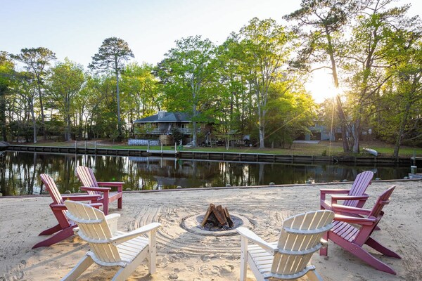 Secluded Waterfront Retreat W/ Backyard Beach - Duck, NC