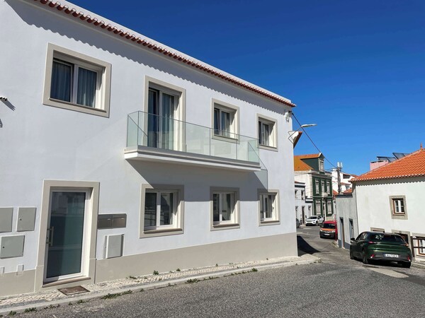Strand & Stadtblick In Peniche: Gemütliches Apartment Mit 2 Schlafzimmern Und To - Peniche