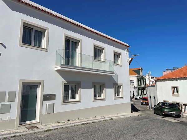 Strand & Stadtblick In Peniche: Gemütliches Apartment Mit 2 Schlafzimmern Und To - Peniche