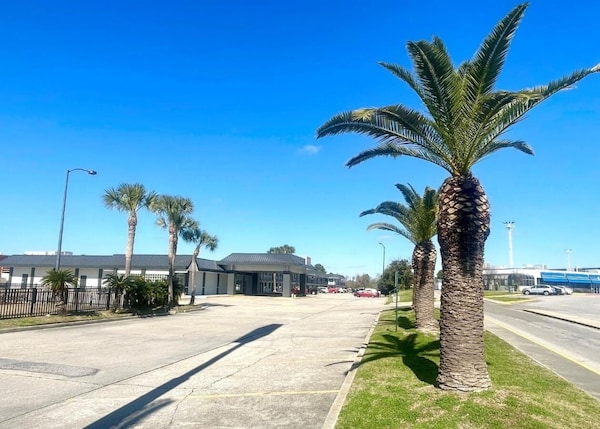 2 Budget-friendly Rooms Near Popular Attractions  Close To I-10 - Slidell, LA