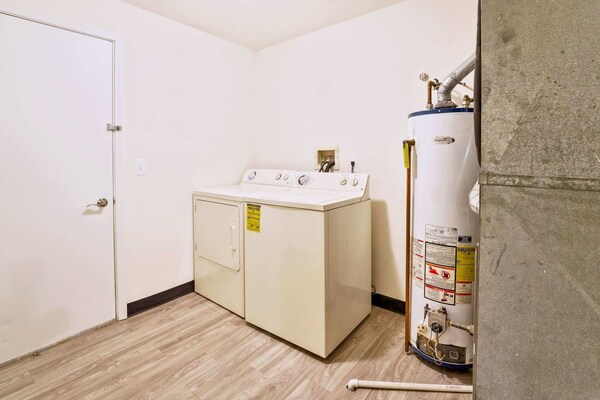 Luxury 2bd | Dt Novi | 2 Beds | Free Parking - Novi, MI
